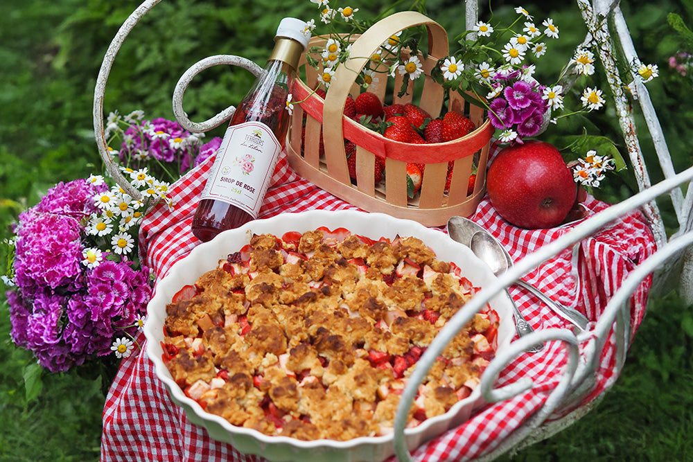 Apple, Strawberry & Rose Syrup Crumble – Terroirs du Liban